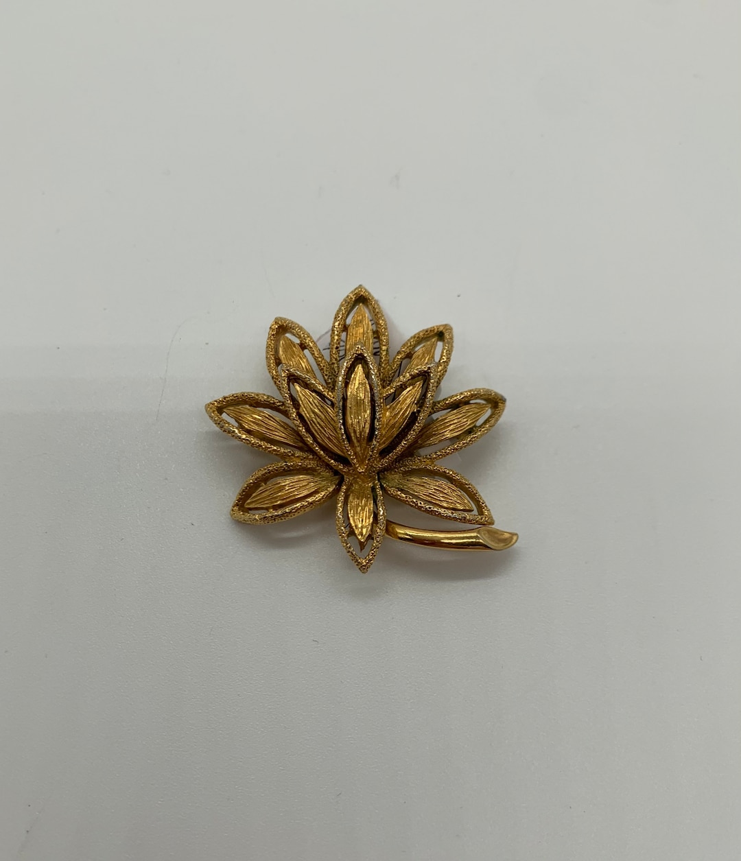 Avon 70s Gold Flower Brooch/ Vintage Avon Gold Brooch - Etsy