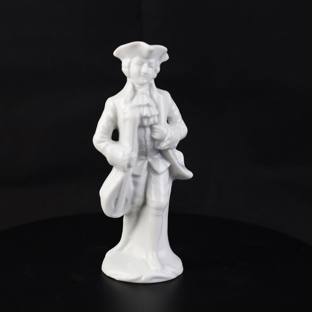 Modern Porcelain Figurine Nobleman With Lute – Vintage Style ...