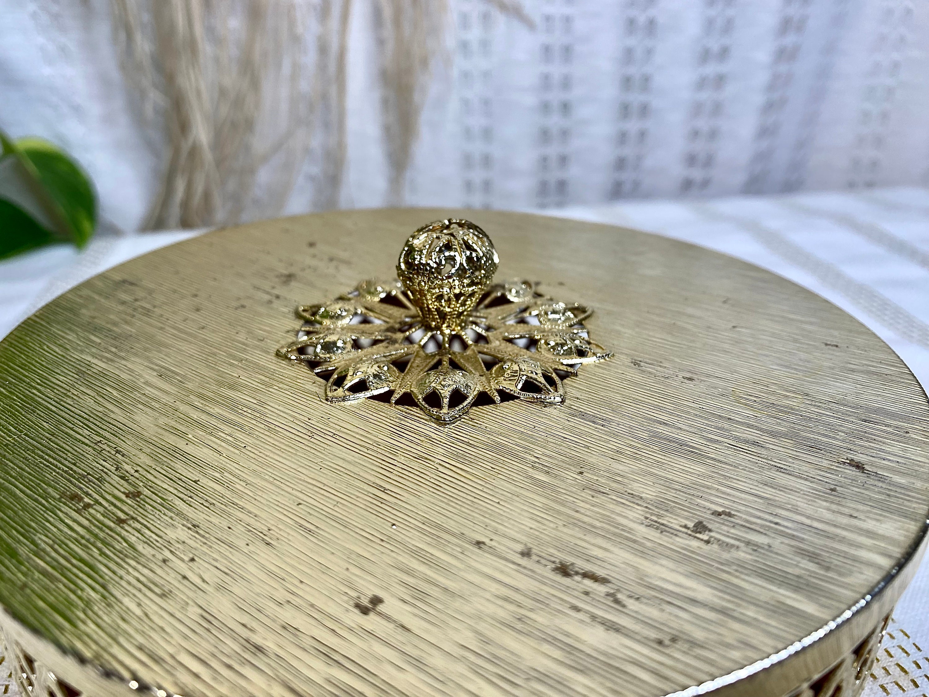 Vintage Round Gold Metal Container With Lid, Trinket Box, Jewelry Box ...