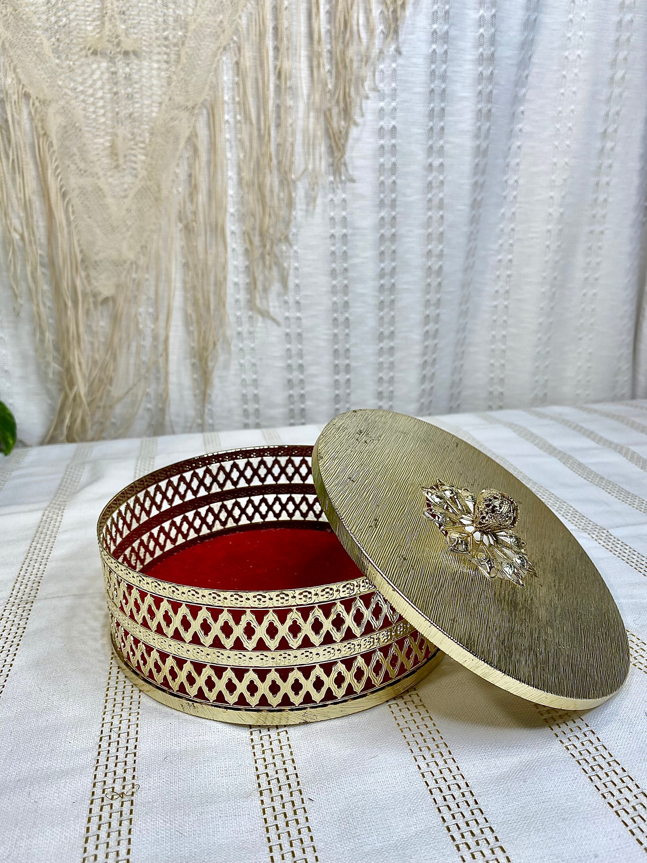 Vintage Round Gold Metal Container With Lid, Trinket Box, Jewelry Box ...