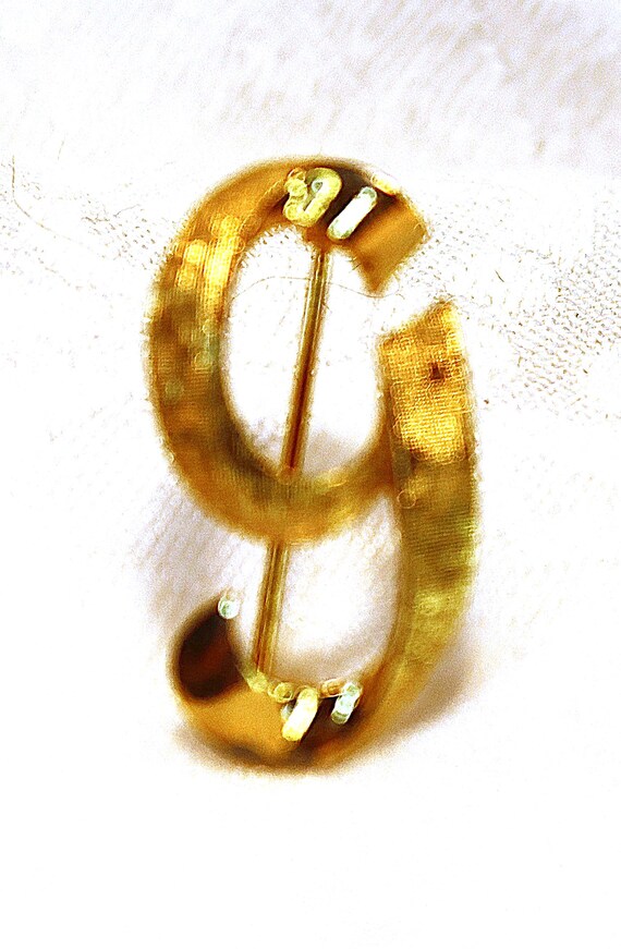Vintage Gold-Tone Cursive Letter "G" Monogram Brooch - Gem