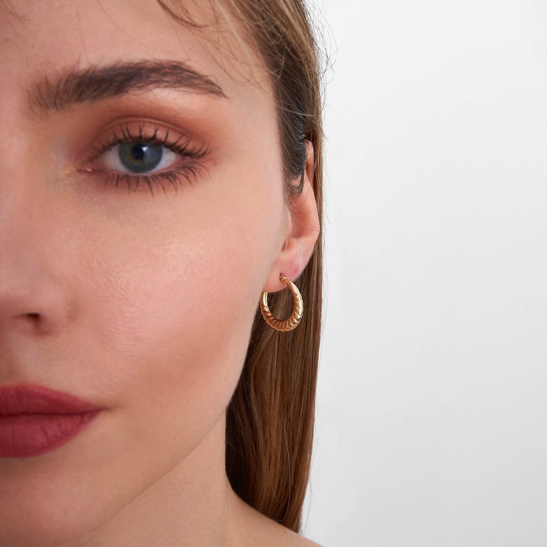 14K Gold Shrimp Hoop Earrings, Oval Hoops With Spiral Finishing, Real ...