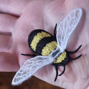 Bumble Bee Embellishment - Embroidered FSL - Freestanding Lace 4.47 Cm ...