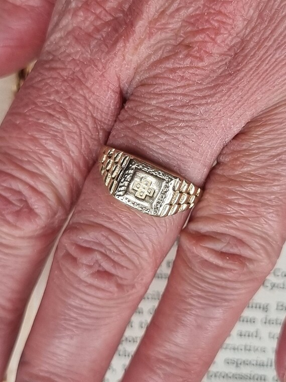 Vintage 9ct Gold Millenium Mark 2000 Cross Signet Ring - Gem