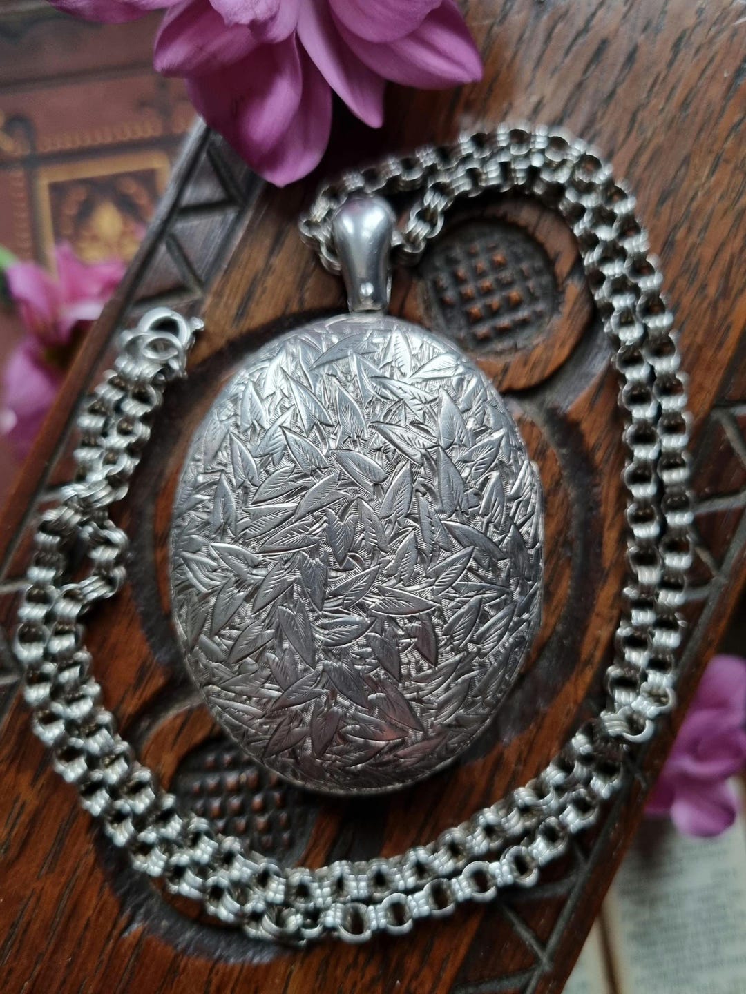 Victorian Alocasia Leaf Locket: Hand-engraved Antique Necklace - Etsy