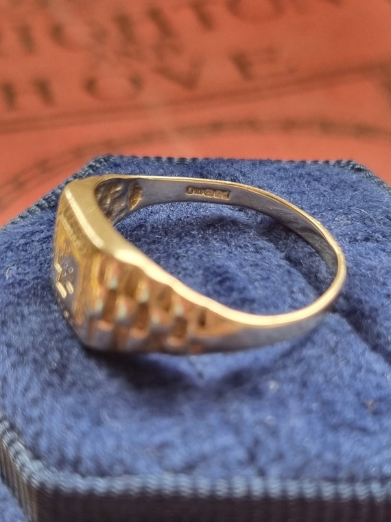 Vintage 9ct Gold Millenium Mark 2000 Cross Signet Ring - Gem