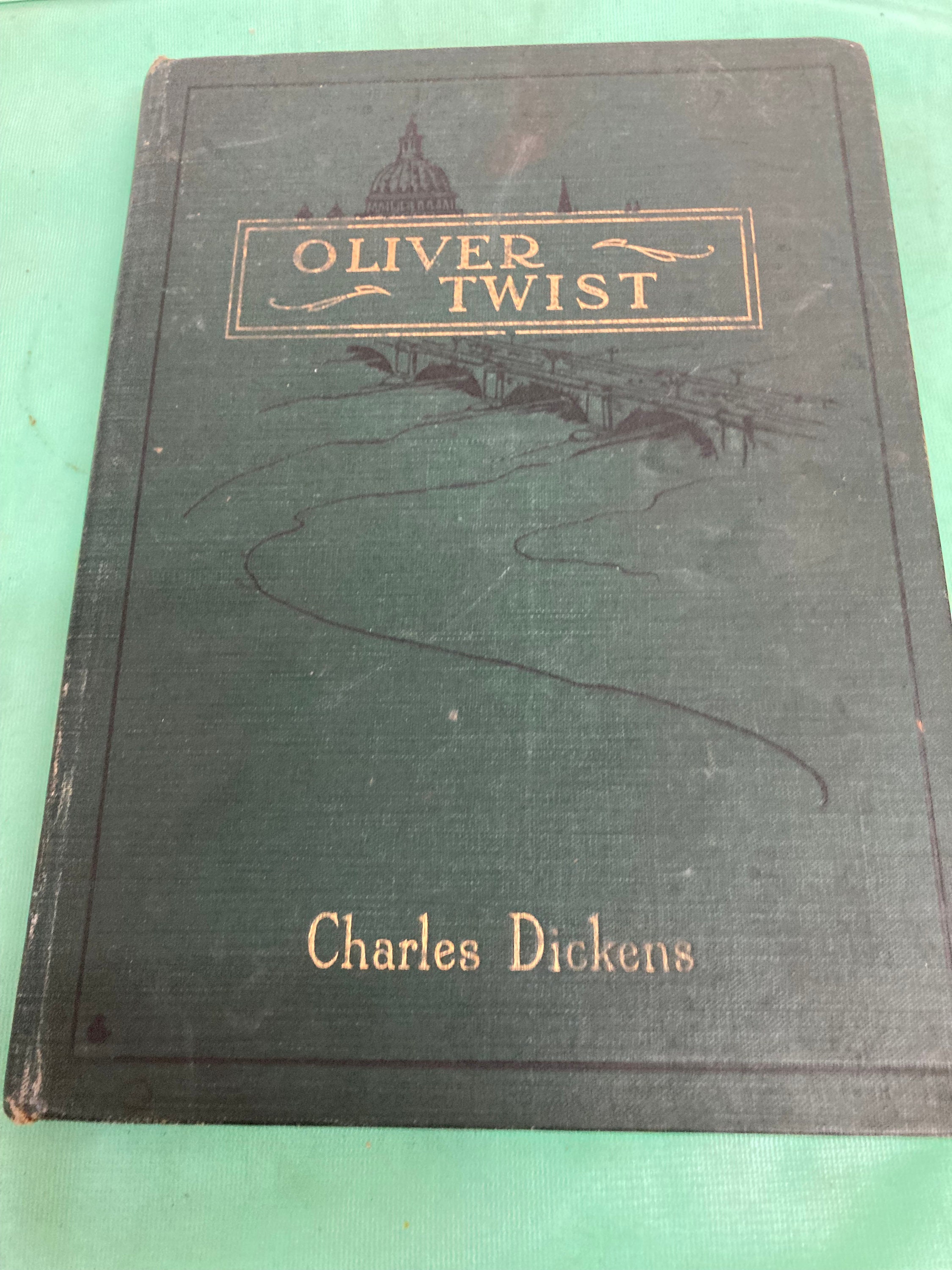 Oliver Twist by Charles Dickens ,young Readers Edition,mcloughlin ...