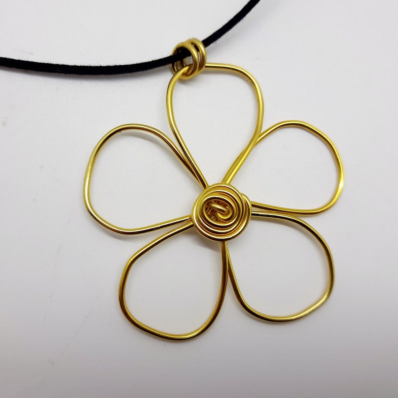 Gold Flower Necklace - Etsy