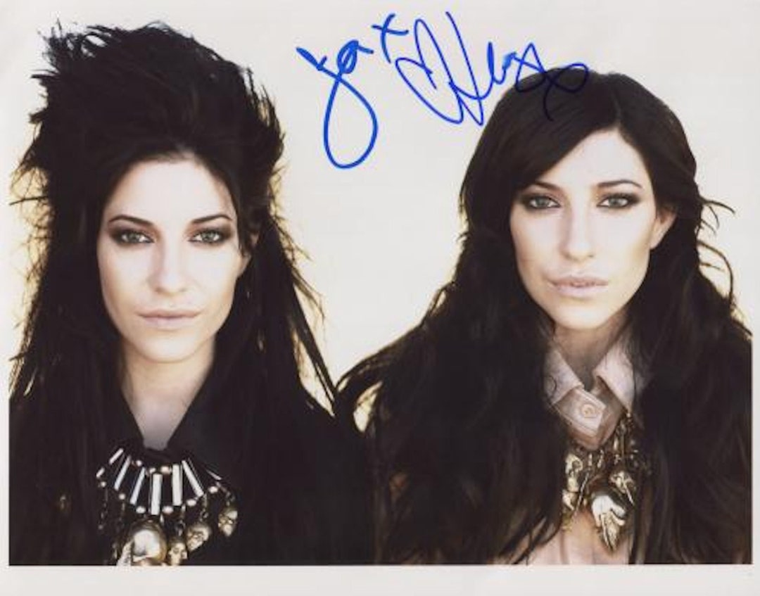 The Veronicas (band) Jessica and Lisa Origliasso SIGNED 8" X 10" Photo ...