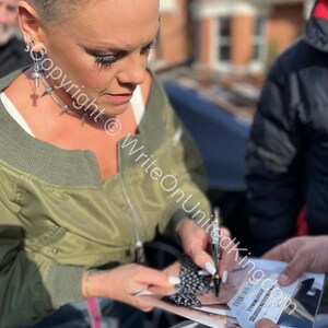 Pink (american Singer Songwriter) Alecia Beth Moore SIGNED 8" X 10 ...