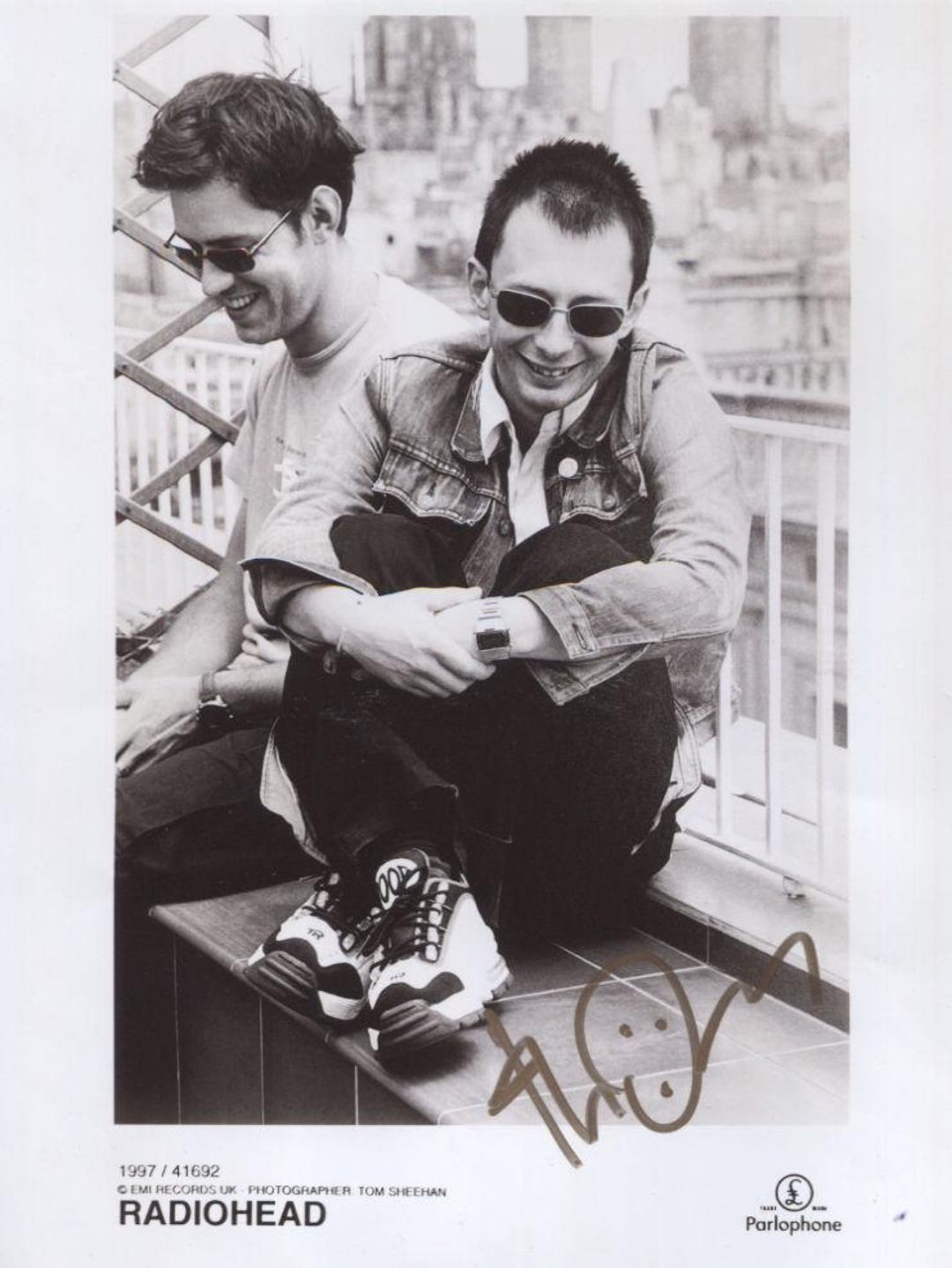 Thom Yorke Radiohead SIGNED 8" X 10" Photo + Certificate of ...