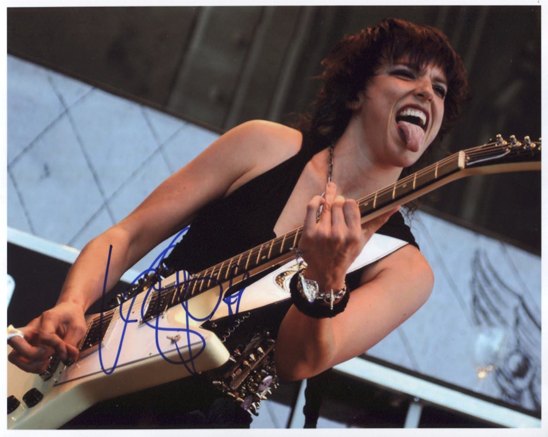 Lzzy Hale Halestorm SIGNED 8" X 10" Photo + Certificate of ...