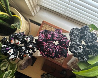 Vintage Tattoo Designs Scrunchie Hair Tie, Tattoo Parlor Scrunchy ...