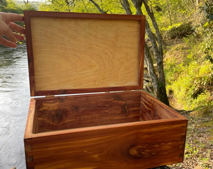 Handcrafted Cedar Keepsake Wood Box - Etsy