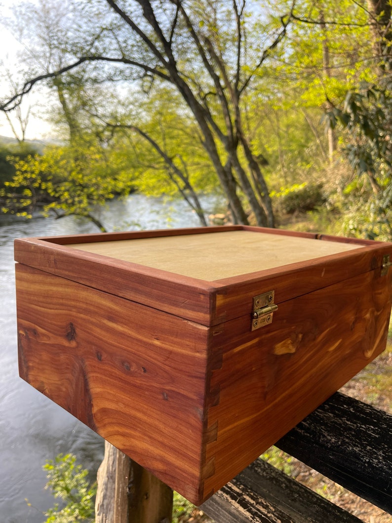 Handcrafted Cedar Keepsake Wood Box - Etsy