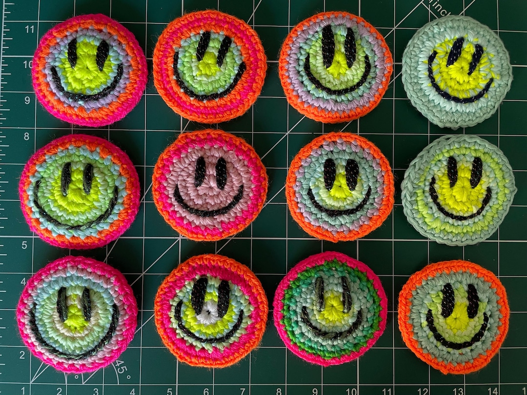 Glow-up Freerange Smiley Crochet, Badge, Festival, Rave, Acid House ...