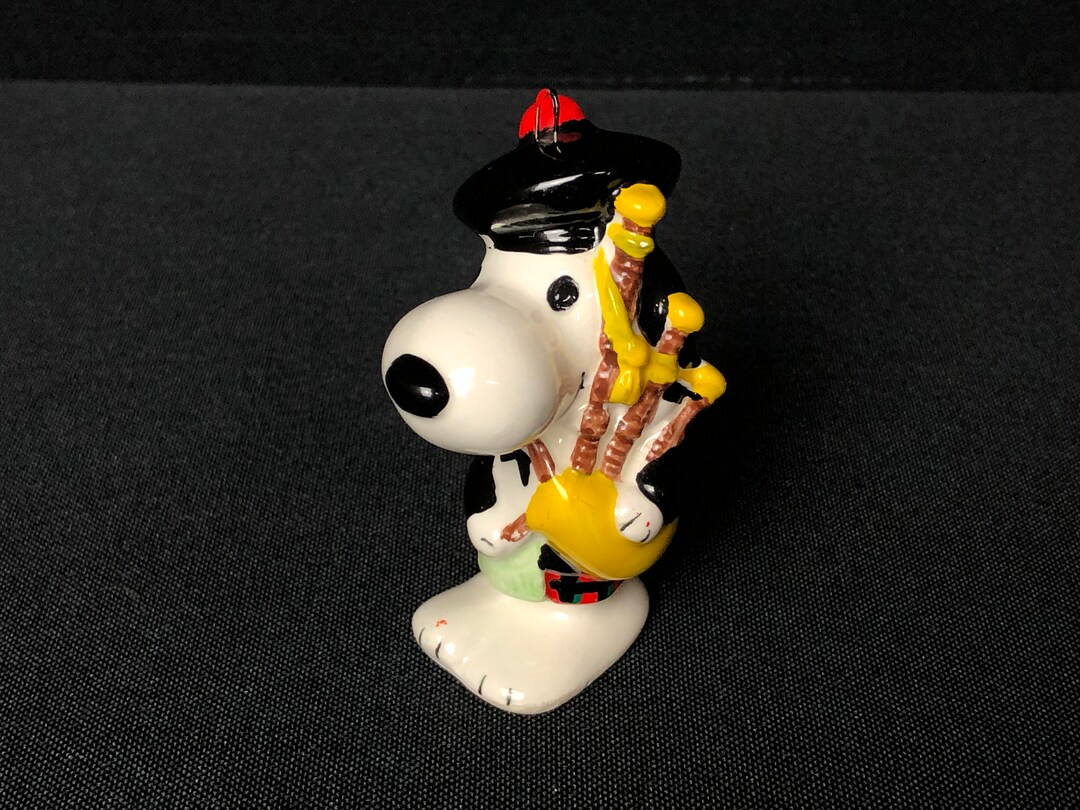 1966 Vintage Ceramic Snoopy Wearing a Scottish Kilt Playing - Etsy