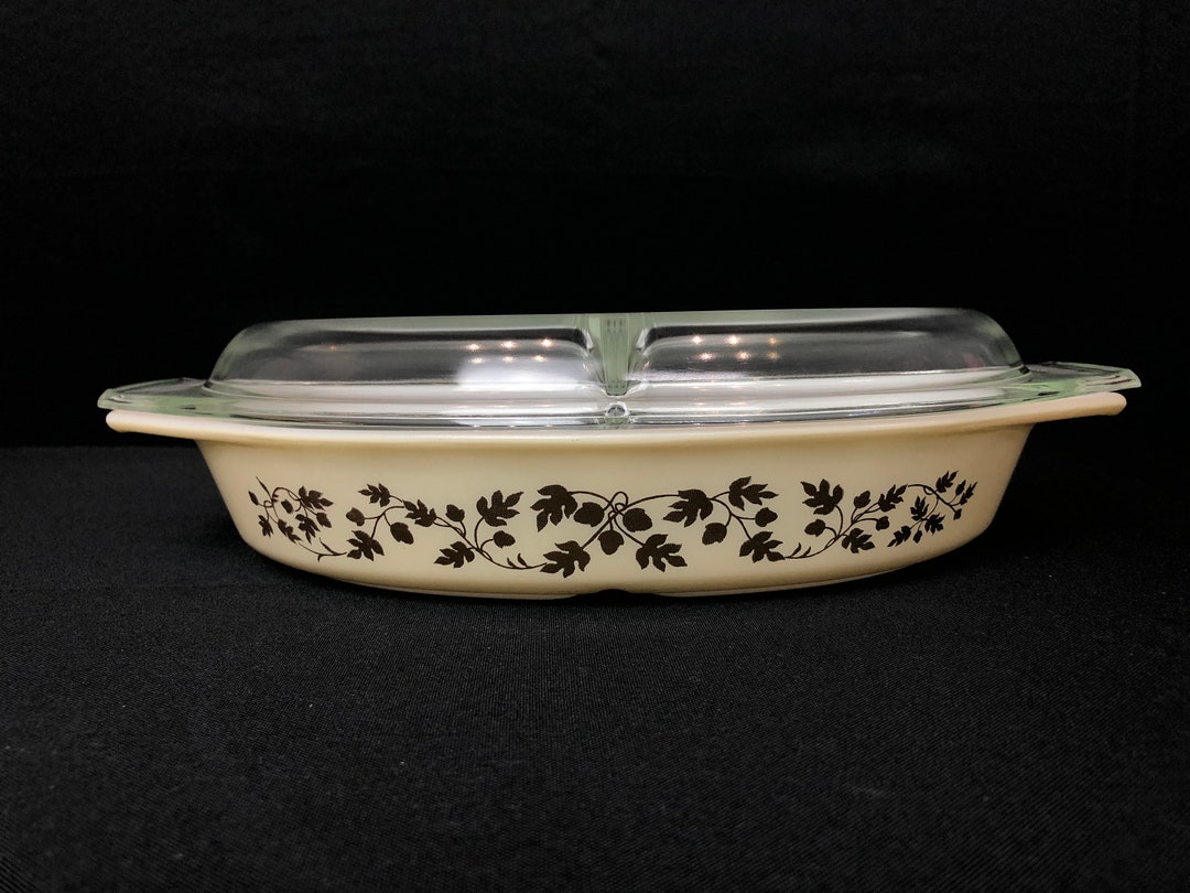 Pyrex Oval Shallow Divided Dish With Divided Lid - Mint Condition Pyrex ...
