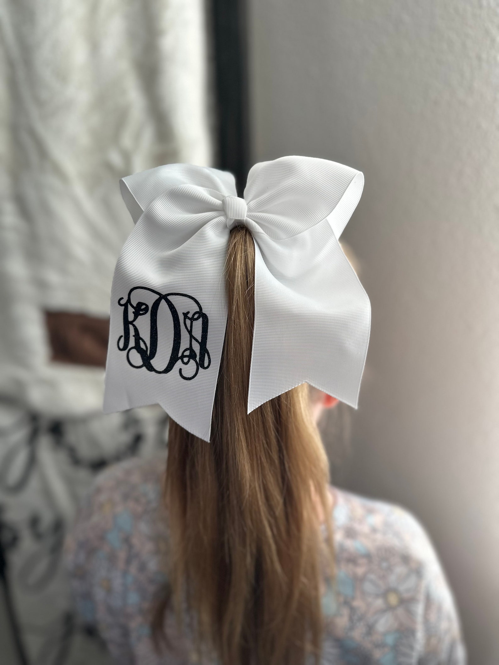 Girls Custom Hair Bow, Cheer Bow, Monogram, Team Name - Etsy