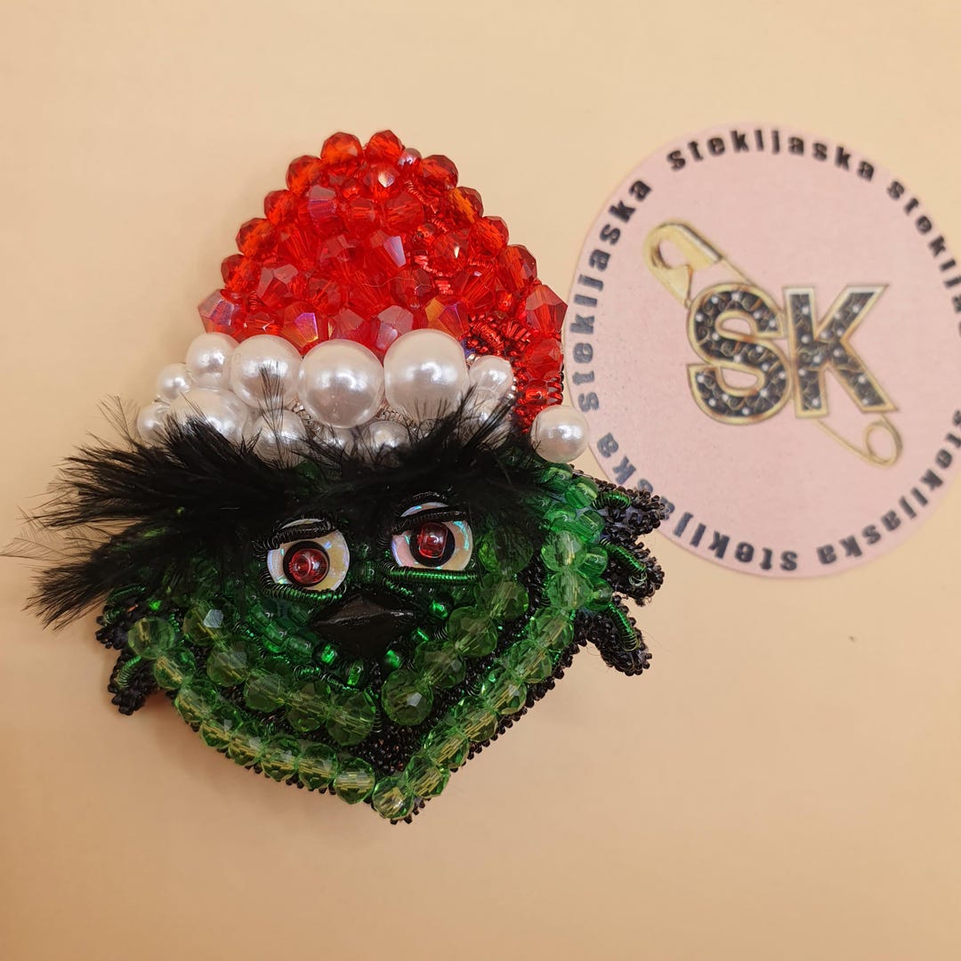 Grinch Brooch Pin, Christmas Gift, Beaded Brooch, Grinch Face Pin - Etsy