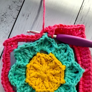 Coffs Bloom | Granny Square Pattern, Floral Granny Square, Granny ...