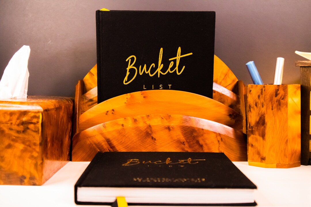 Ultimate Bucket List Life Planner Organizer: Black and Gold Daily ...