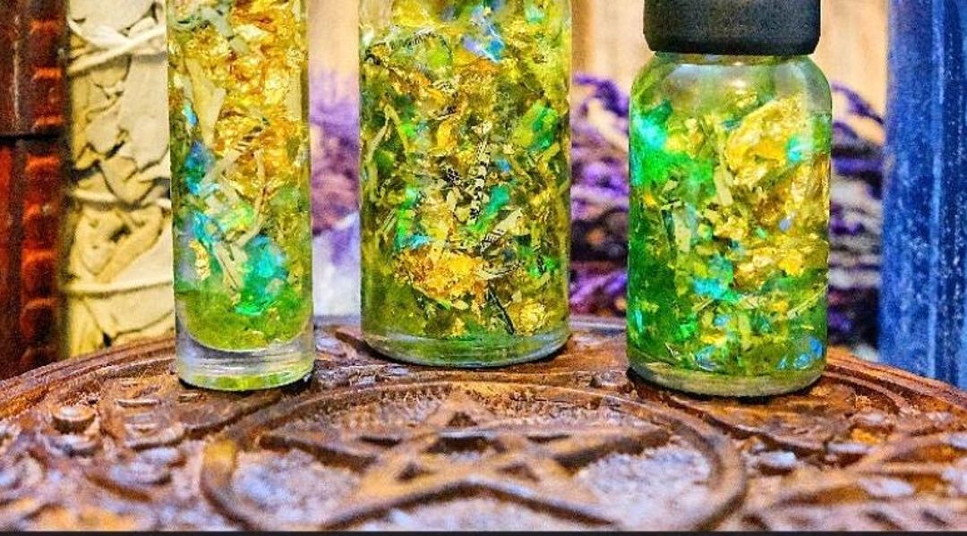 Bookoo Money Oil for Wealth, Abundance, Luck & Money - Etsy