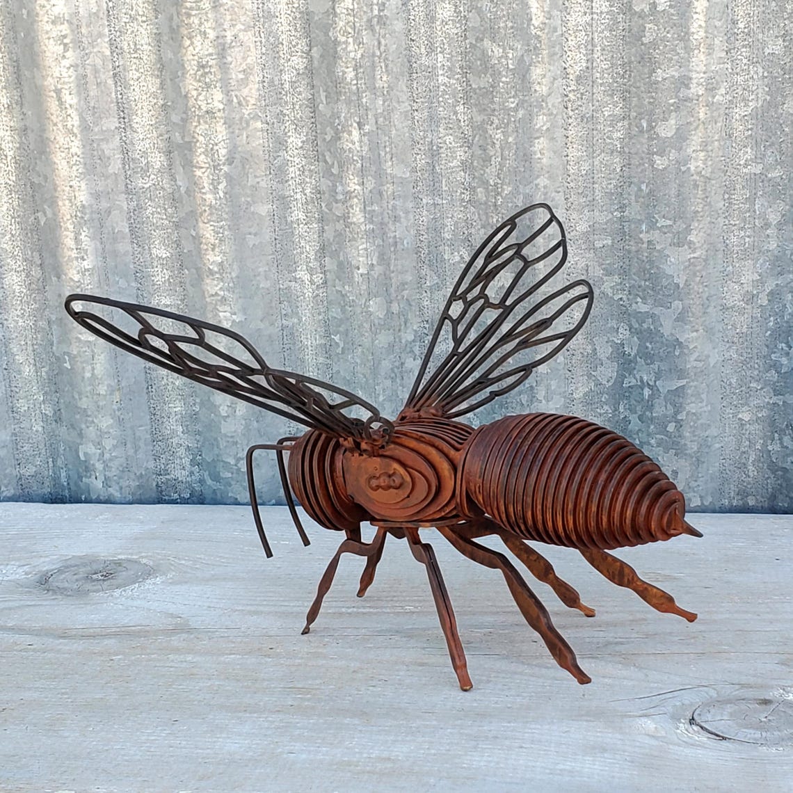 Rusted Metal Honey Bee Sculpture - 3D Yard Art Decoration Gift for ...
