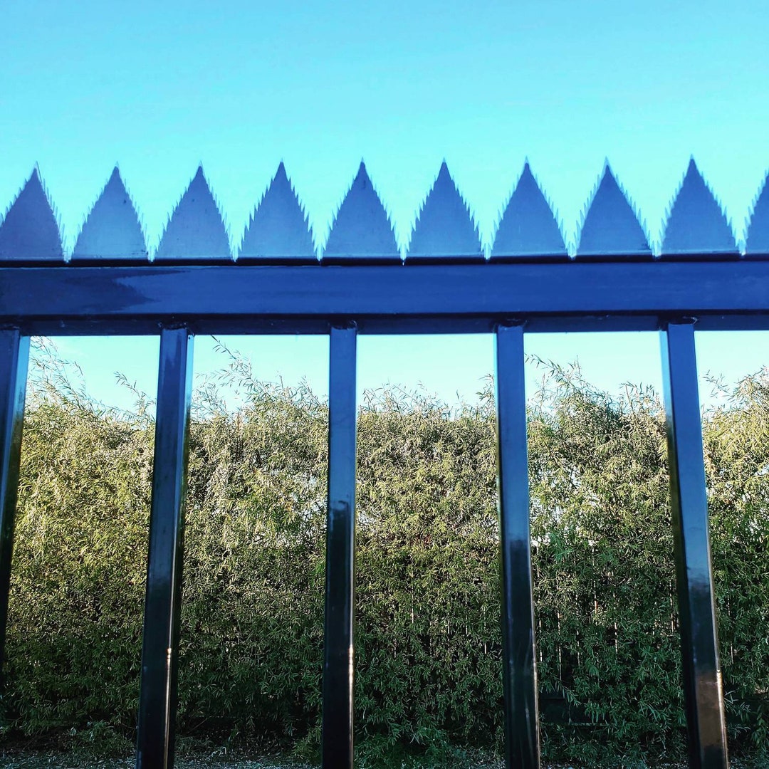 Top Mount Metal Security Fence Wall Spikes Anti-climb Fence Spikes Home ...