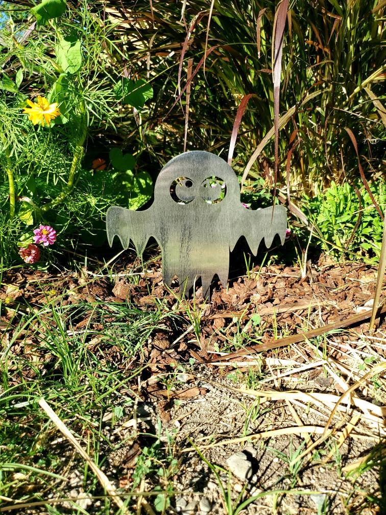 Halloween Ghost Yard Art - Ghost Shadow Caster Silhouette Yard Decor ...