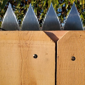 Side Mount Metal Security Fence Wall Spikes | Anti-climb Fence Spikes ...
