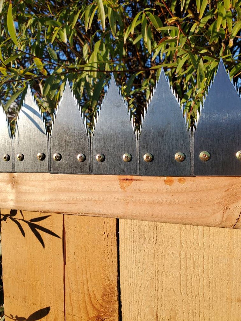 Side Mount Metal Security Fence Wall Spikes | Anti-climb Fence Spikes ...