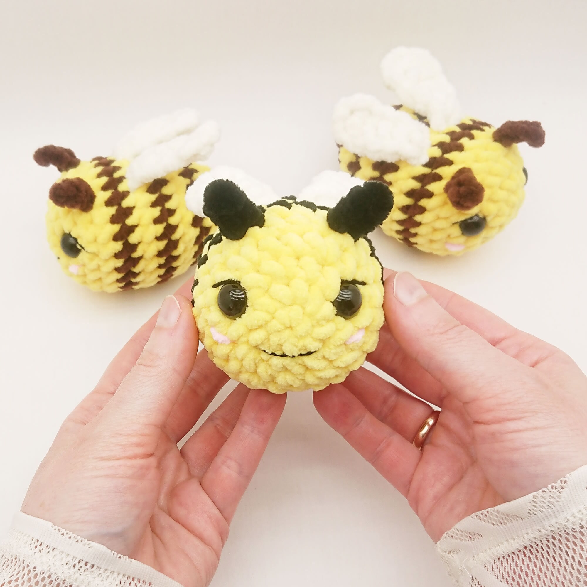 Bee CROCHET KIT. Crochet Pattern, Materials and Supplies. - Etsy