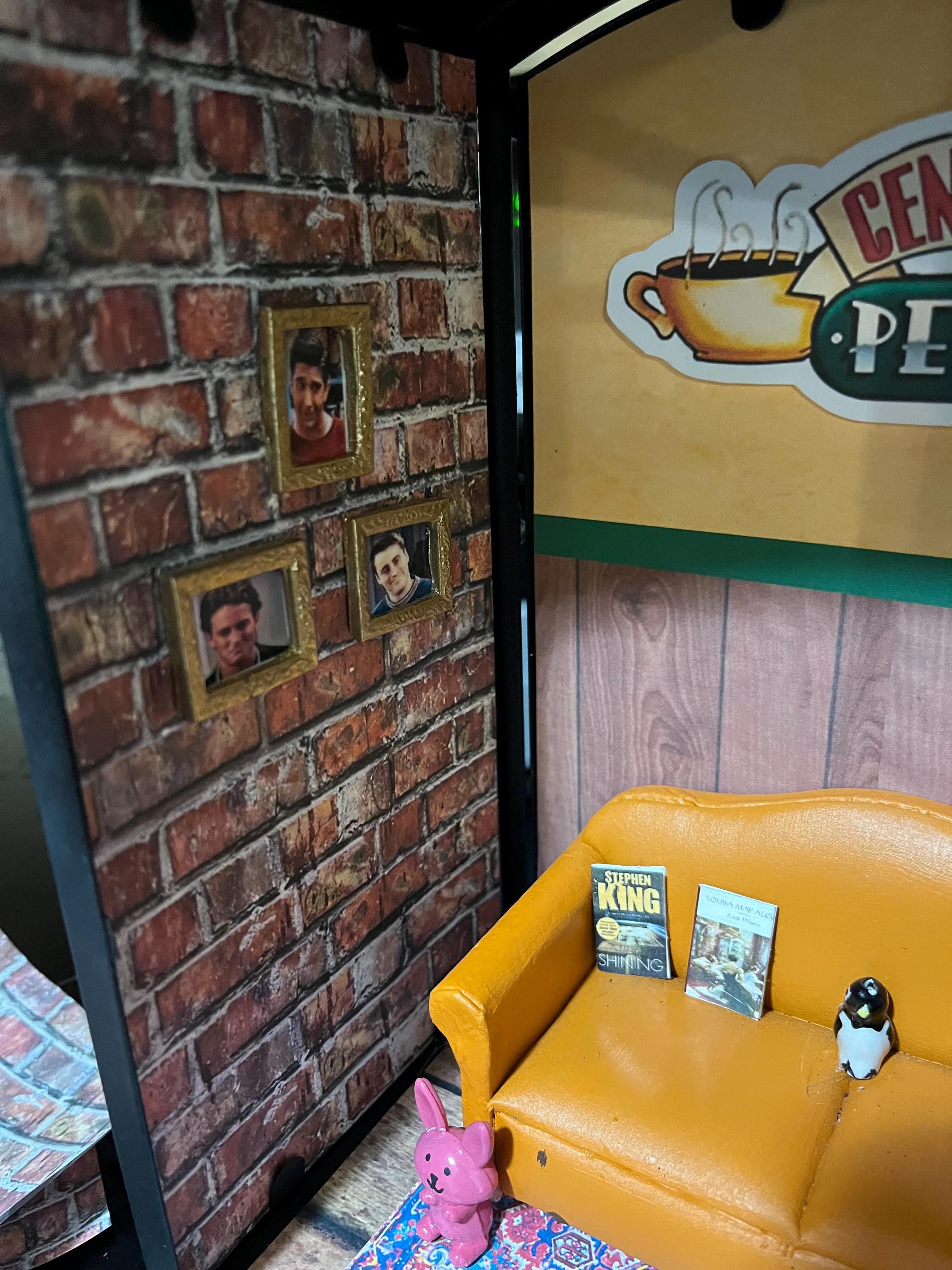 Central Perk Coffee Shop of the Friends Tv Show ,i'll Be There for You ...