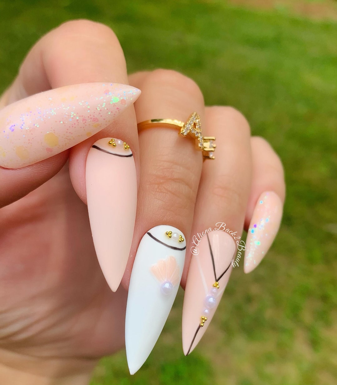 White and Pink Sea Shell Nails/ Summer Press on Nails - Etsy