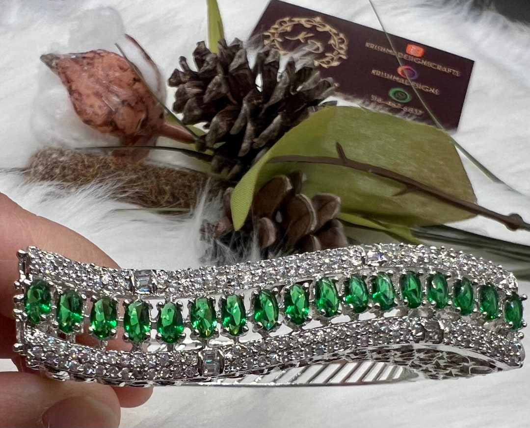 Beautiful Emerald Green Indian American Diamond Handcuff Braclet. Hand ...