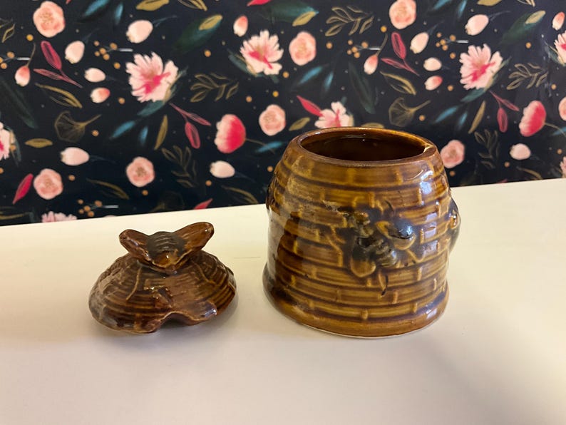 Beehive Themed Glazed Brown Honey Pot With Bee Finial on the Lid 2566 ...