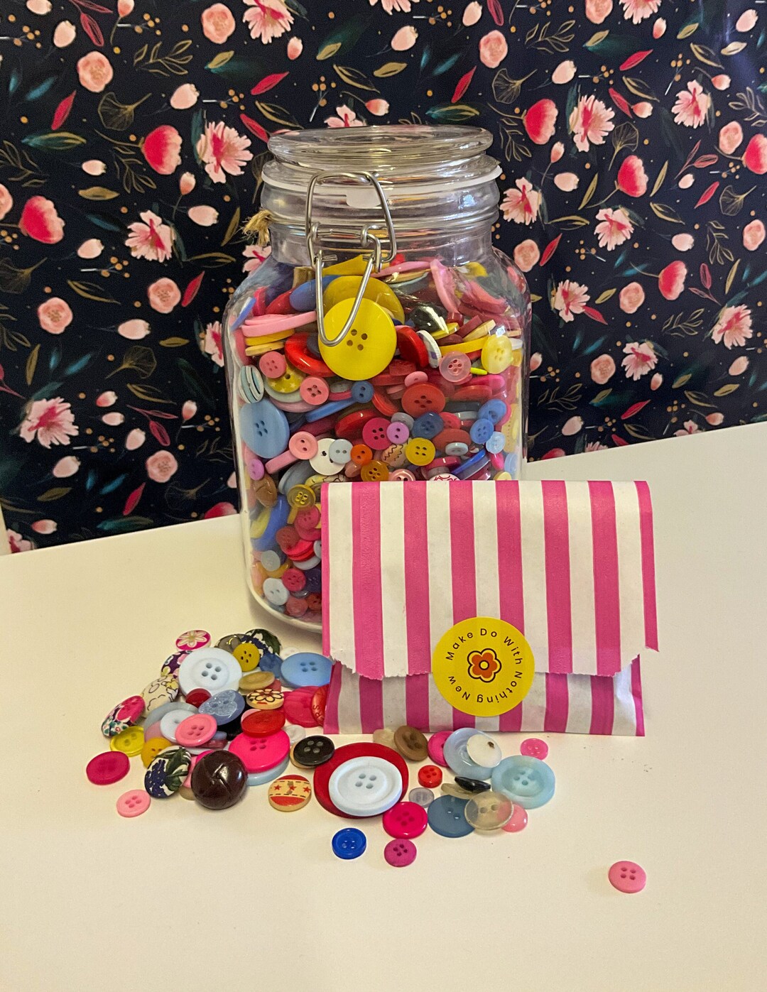 50g Assorted Buttons: Blend of Vintage and New - Etsy