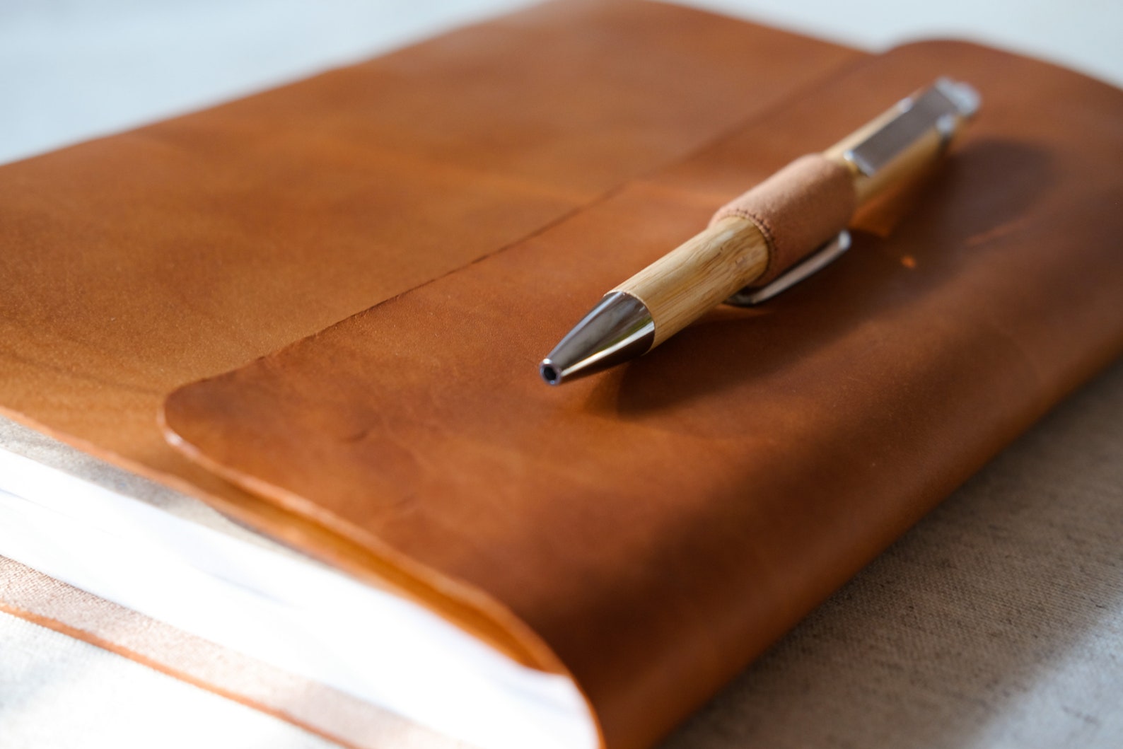 Leather Binder A5, Refillable Journal Cover With Blank Paper and Pen - Etsy