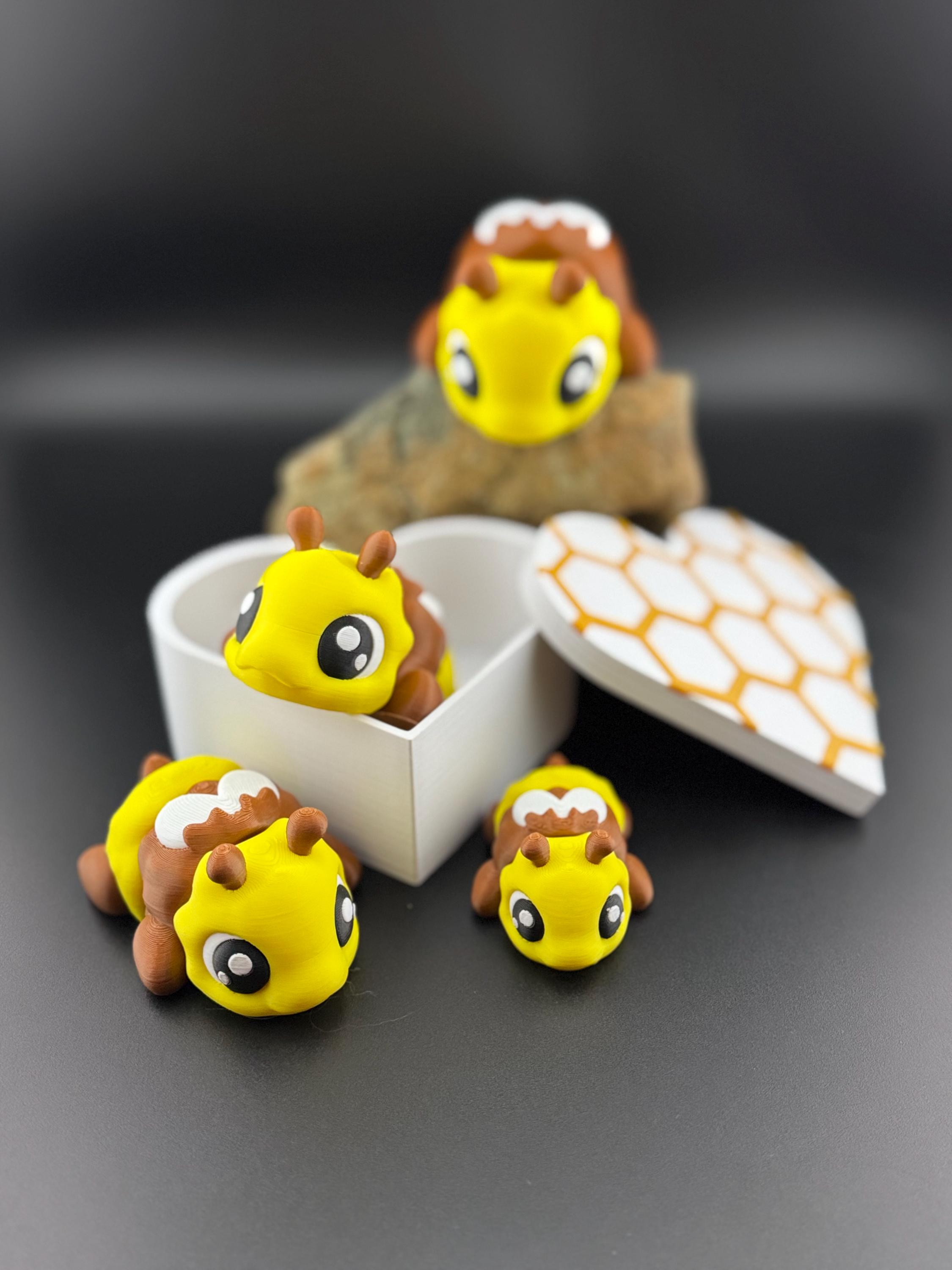 Flexi Bee With Opt. Honeycomb Heart-shaped Box – the Perfect Valentine ...