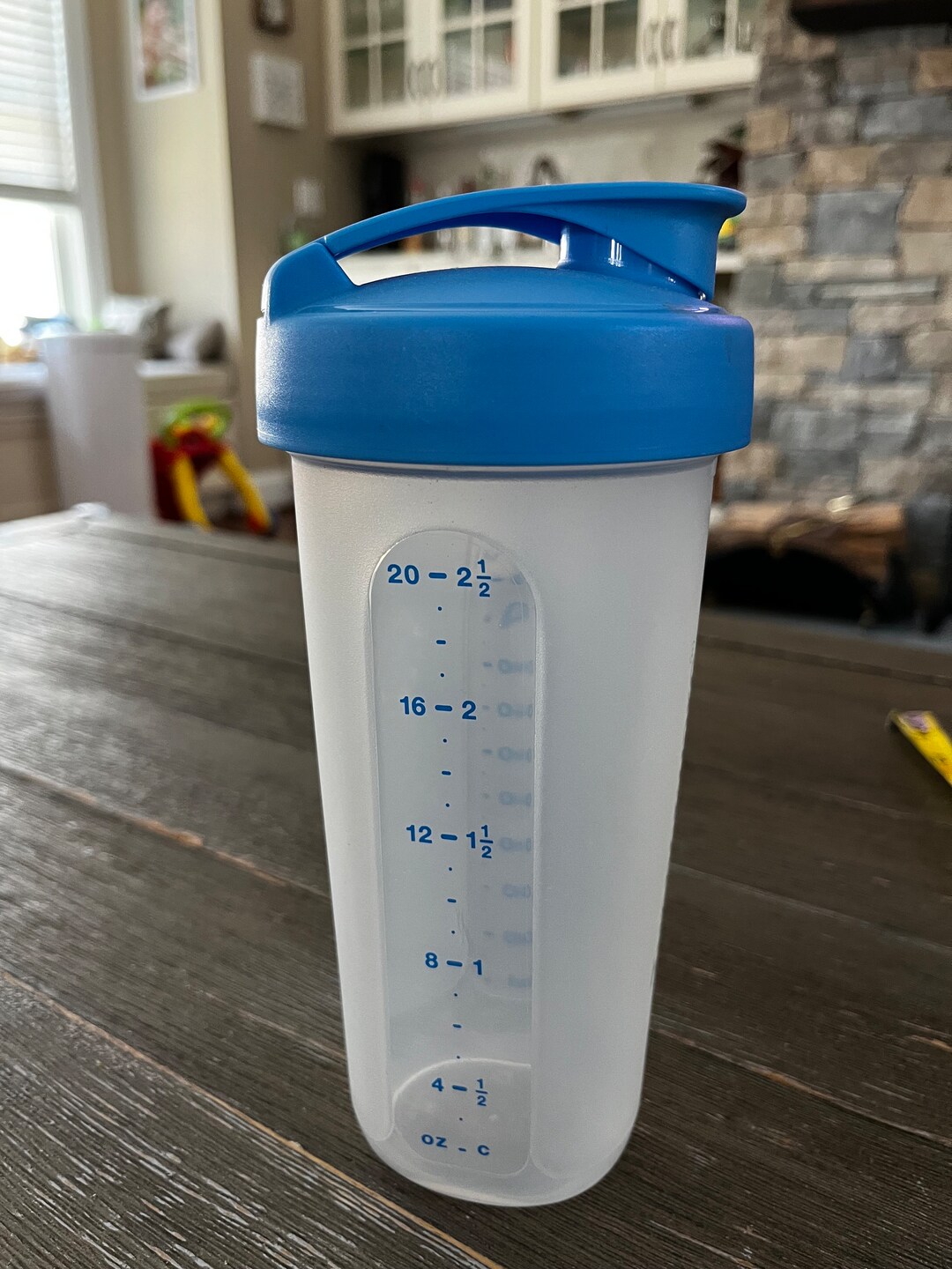 Tupperware Quick Shaker Blender 7320A-3 W/blue Lid & Drink/pour Top - Etsy