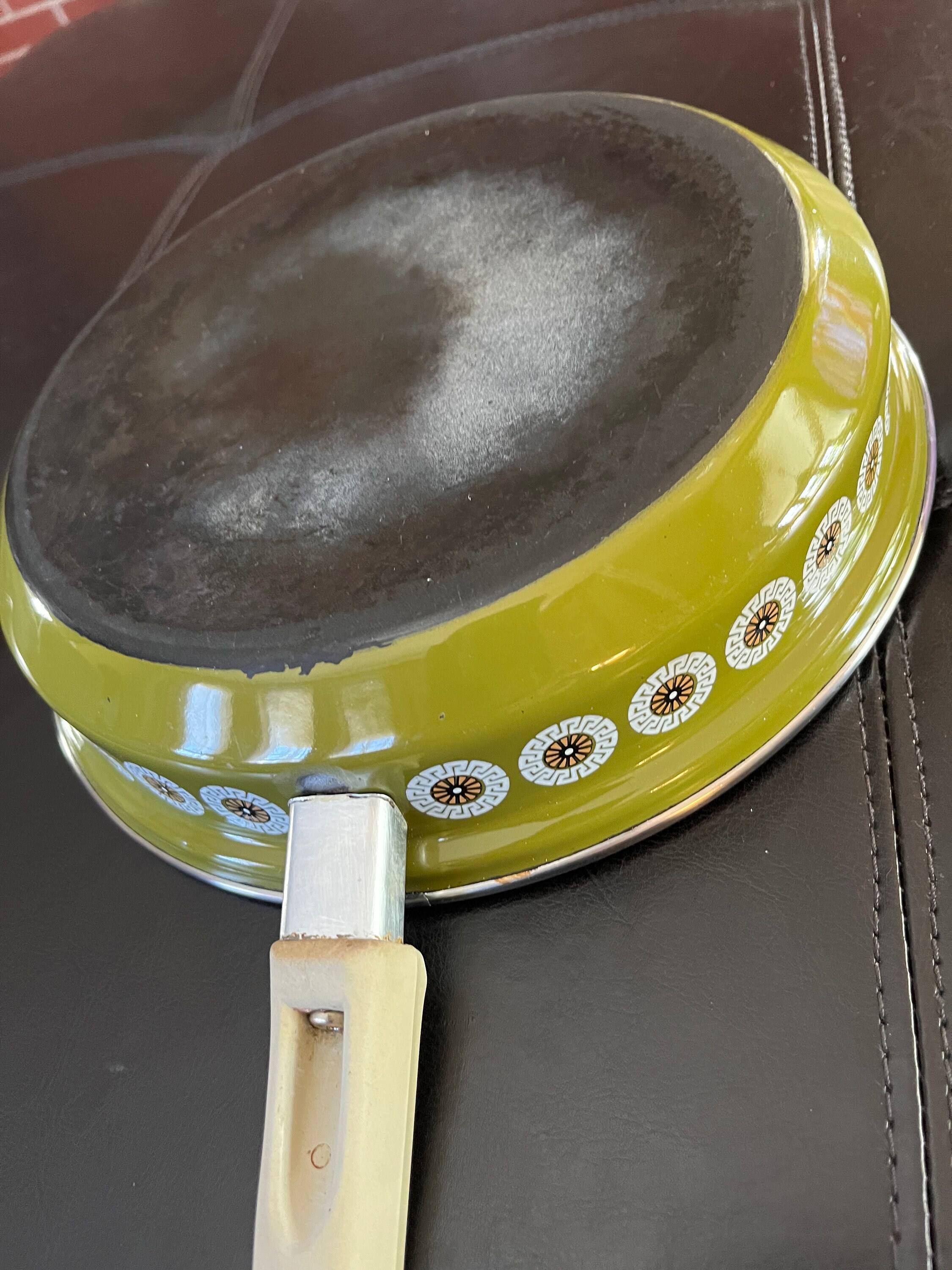 Vintage Enamelware Olive Green Saucepan/pot W Lid-beige/silver/white - Etsy