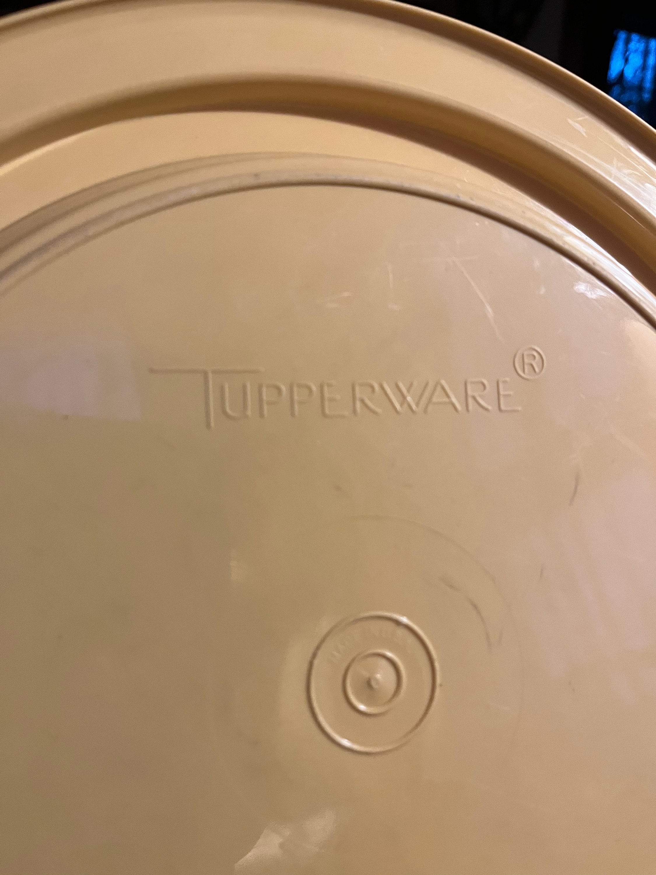 Tupperware Vintage Gold 10" Round Cake/pie Holder-to Keep Fresh ...