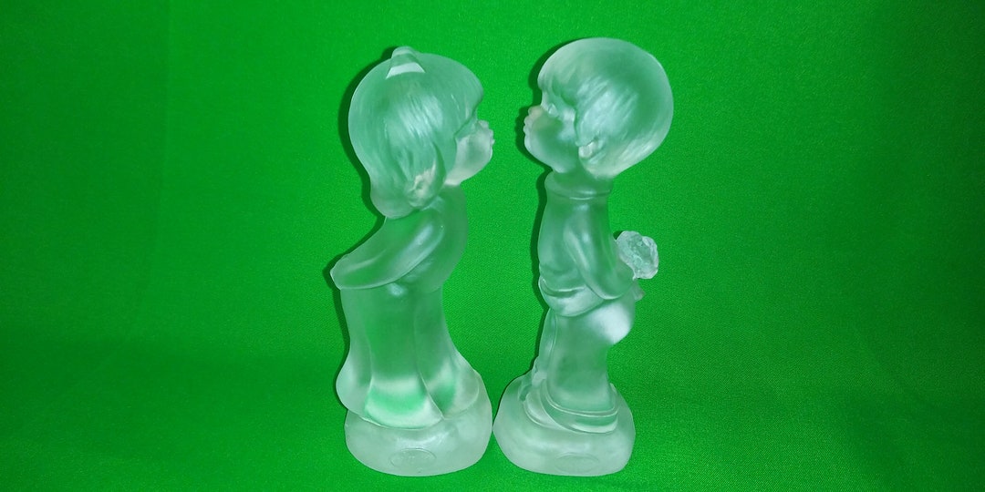 1981 Fenton Little Boy and Girl Kissing - Etsy