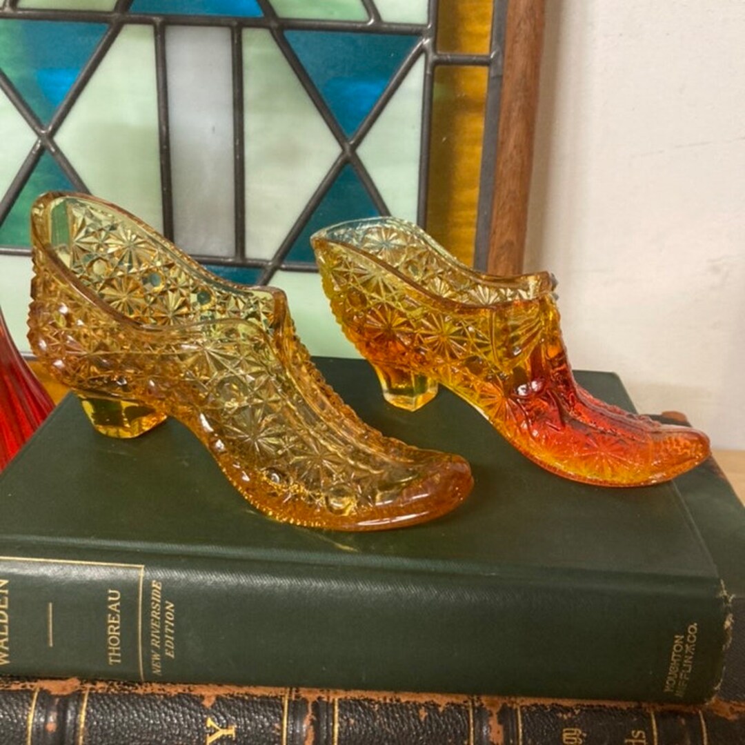 Choice of Daisy & Button Pattern Glass Shoe - Etsy