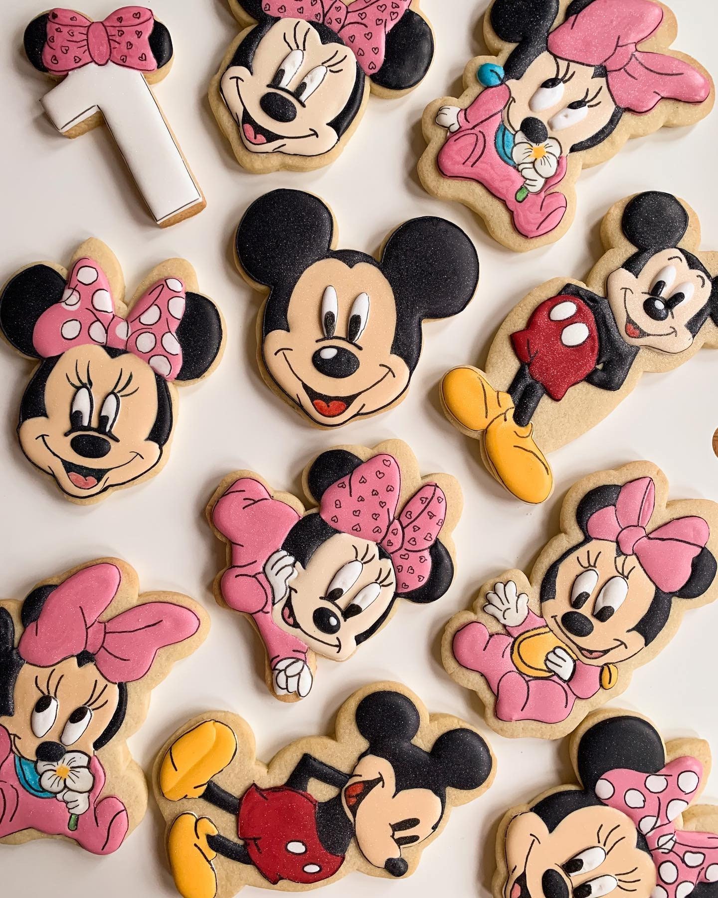 Mickey And Minnie Mouse Cookies