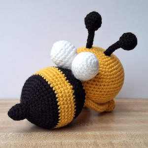 Sleeping Bee Crochet Pattern, Simple Beginners Amigurumi Animal ...