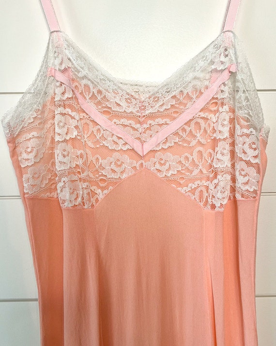 Vintage White Lace Pink Gem