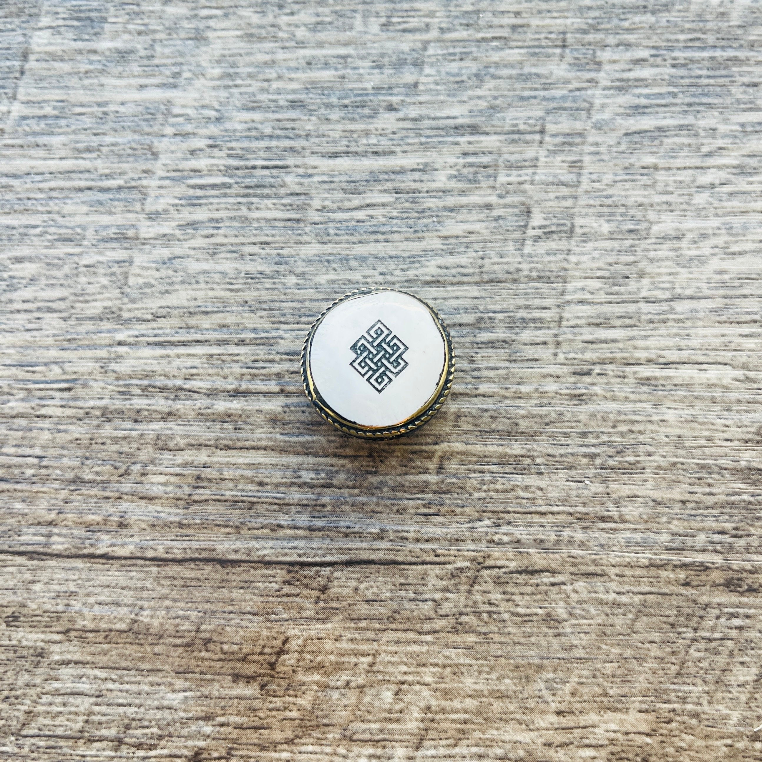Om Shell Bead: Tibetan Guru Shanti Style (18x6mm) - Etsy