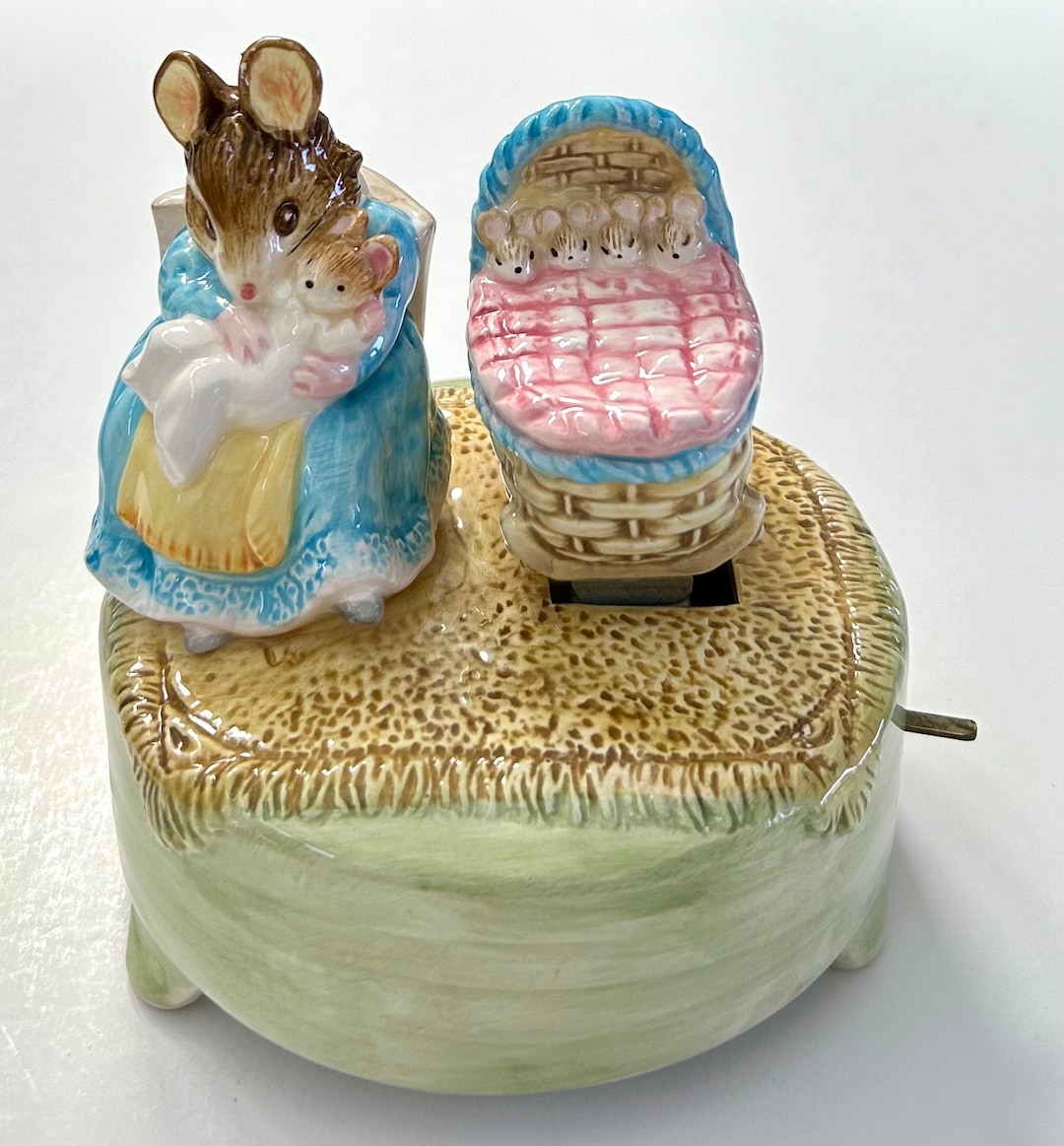 Vintage Beatrix Potter HUNCA MUNCA Porcelain Music Box by Schmid Plays ...